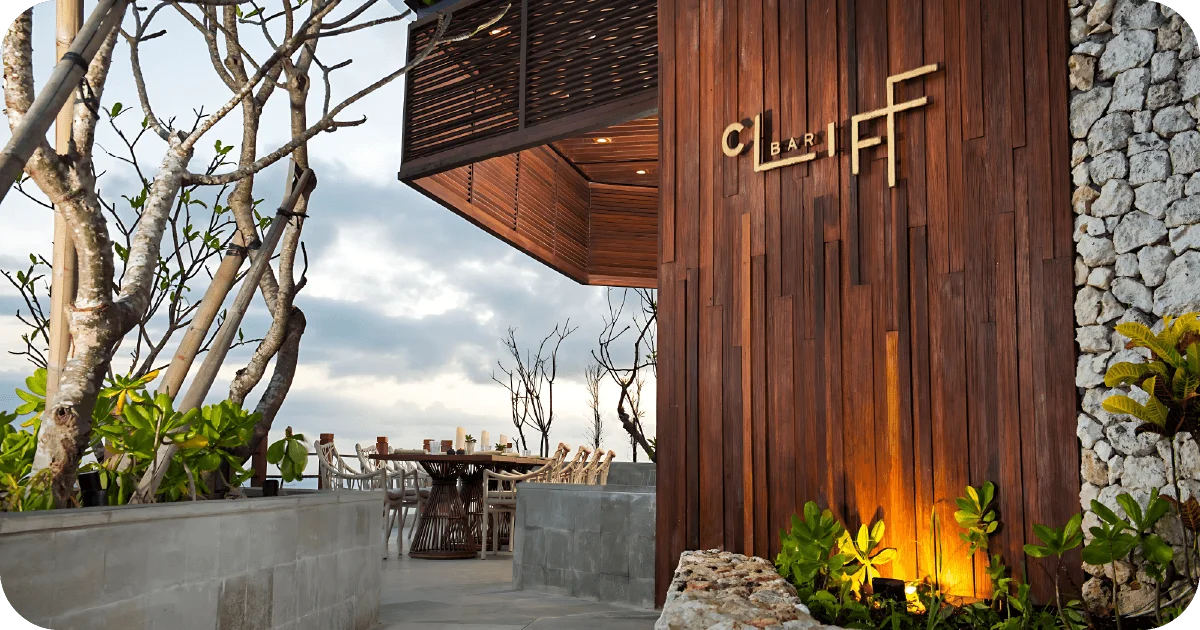 Cliff Bar Bali Review: Uluwatu's Clifftop Gem | Complete Guide